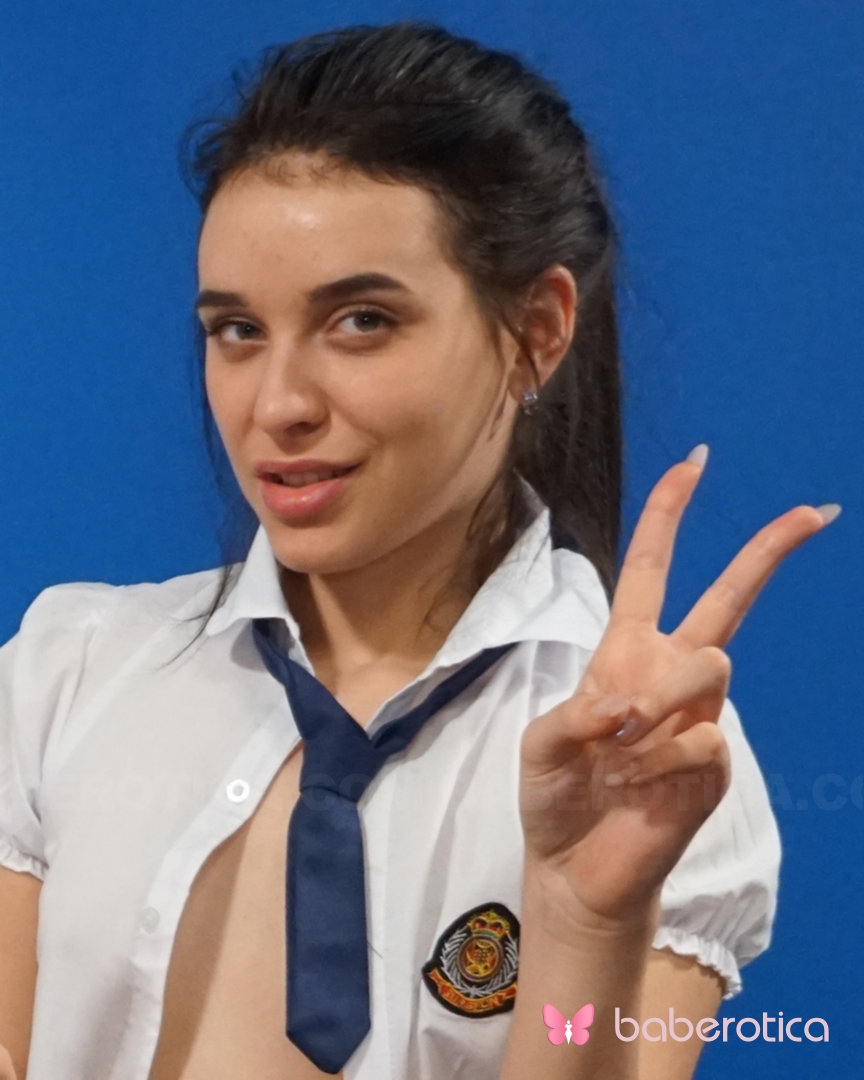 Tw Pornstars Baberotica Twitter Slim Brunette Girl Enjoys Her New