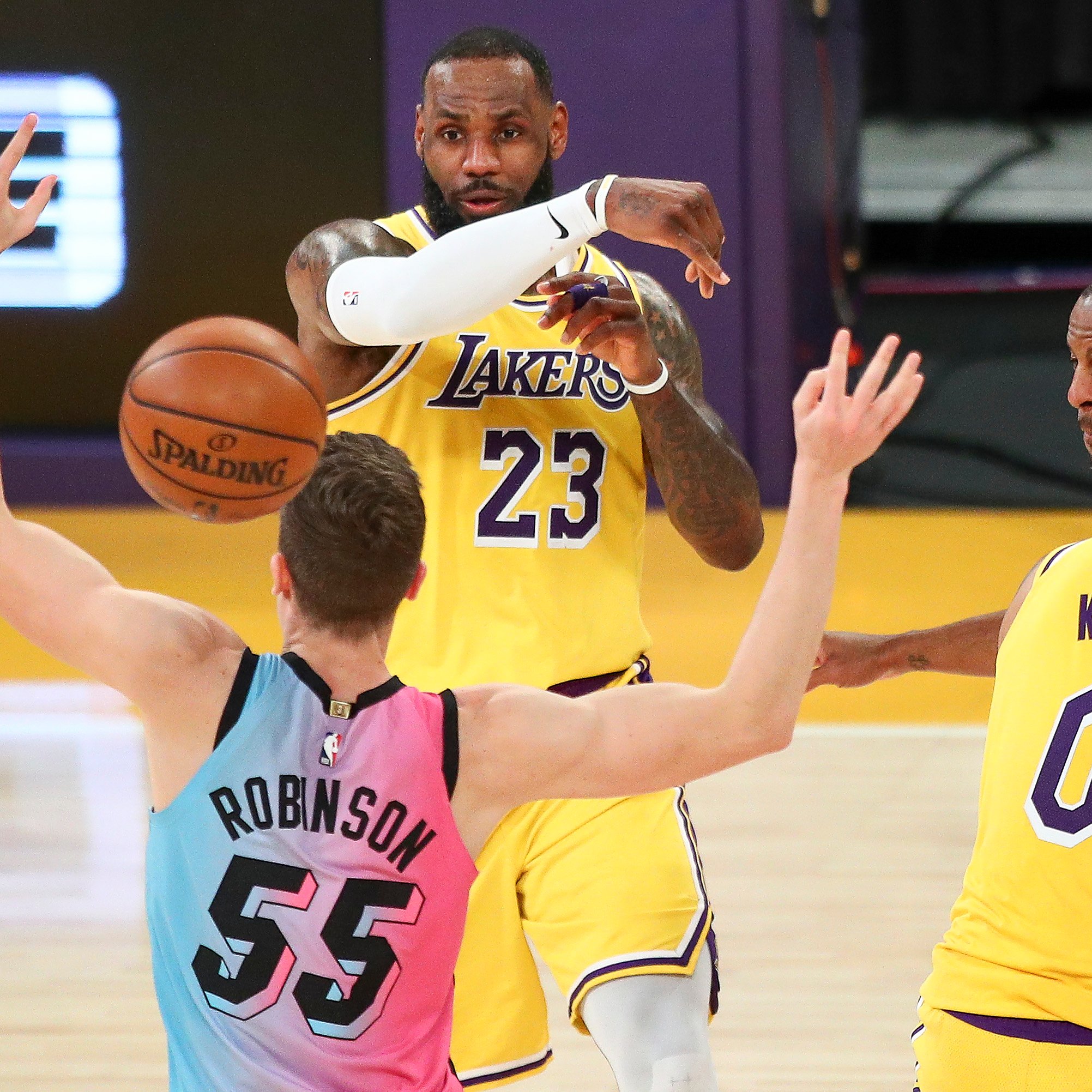 [情報] LBJ連續31場15+5+5，刷新聯盟紀錄 - PTT評價