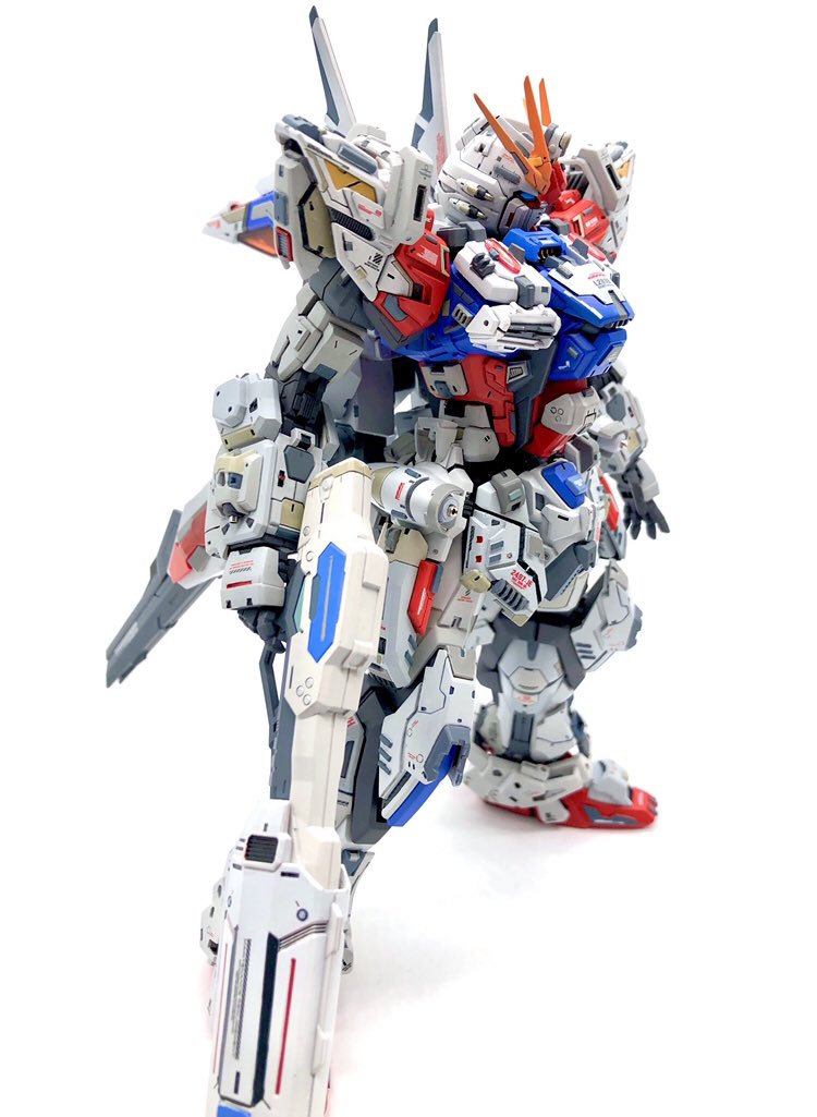 スタービルドストライクガンダムMG|模型・プラモデル スタービルドストライクガンダムMG|模型・プラモデル