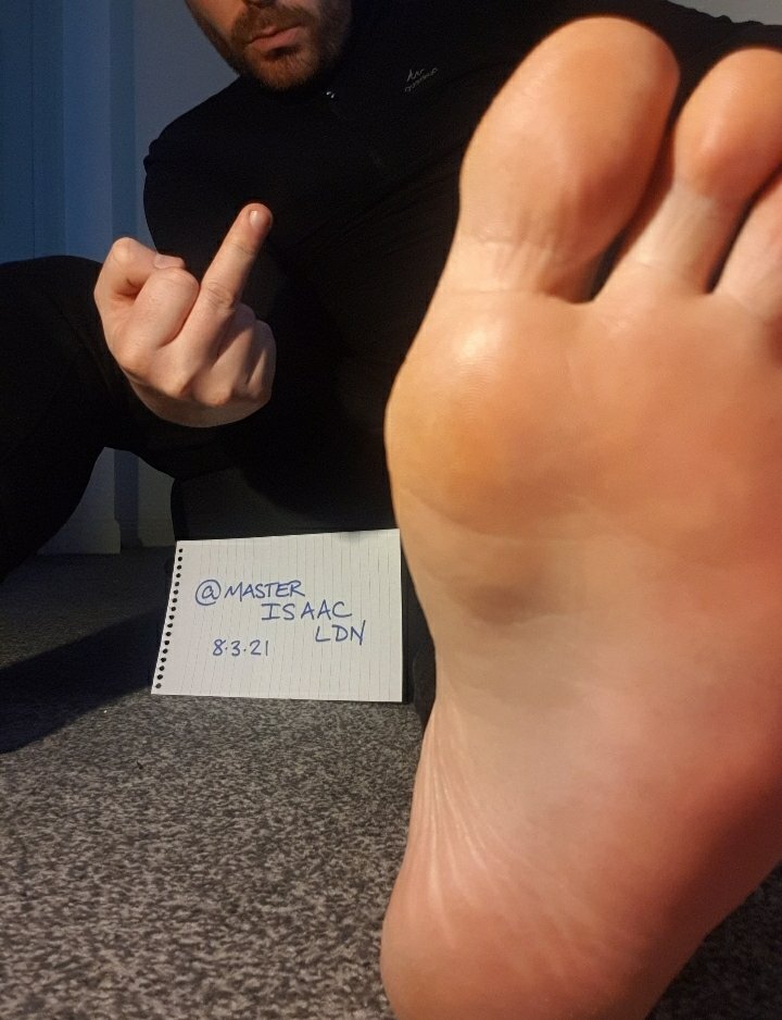 MASTER MADDOX LDN 👑🇬🇧 on Twitter: "😈At My feet where you belong. Sniff deeeeeep between those ...