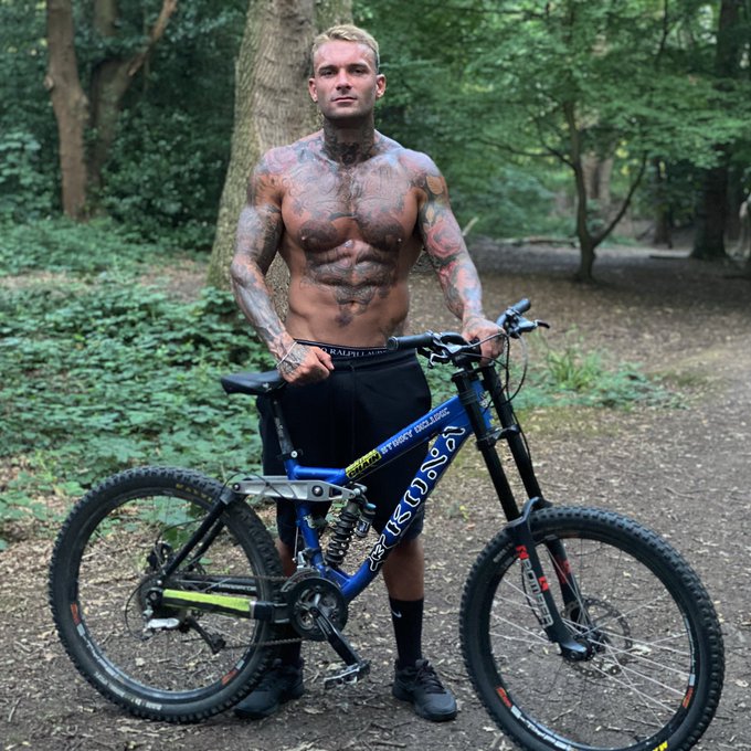 Billy Essex Mrbillyessex Twitter Profile Twuko