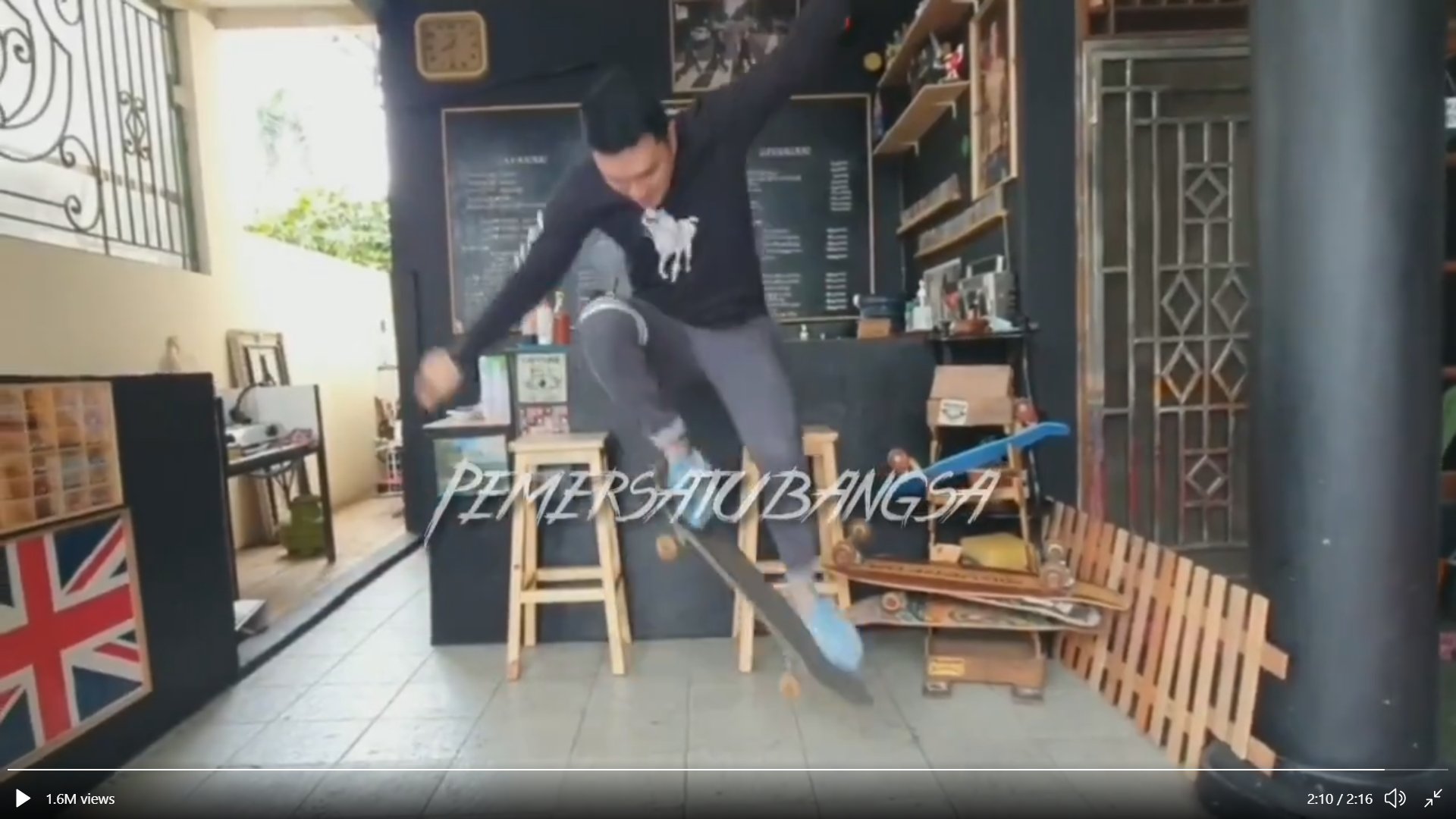 · Gerald Gerald · on Twitter: "makannya main kesbor di rumah aja https://t.co/nXK2YrWDRa" / Twitter