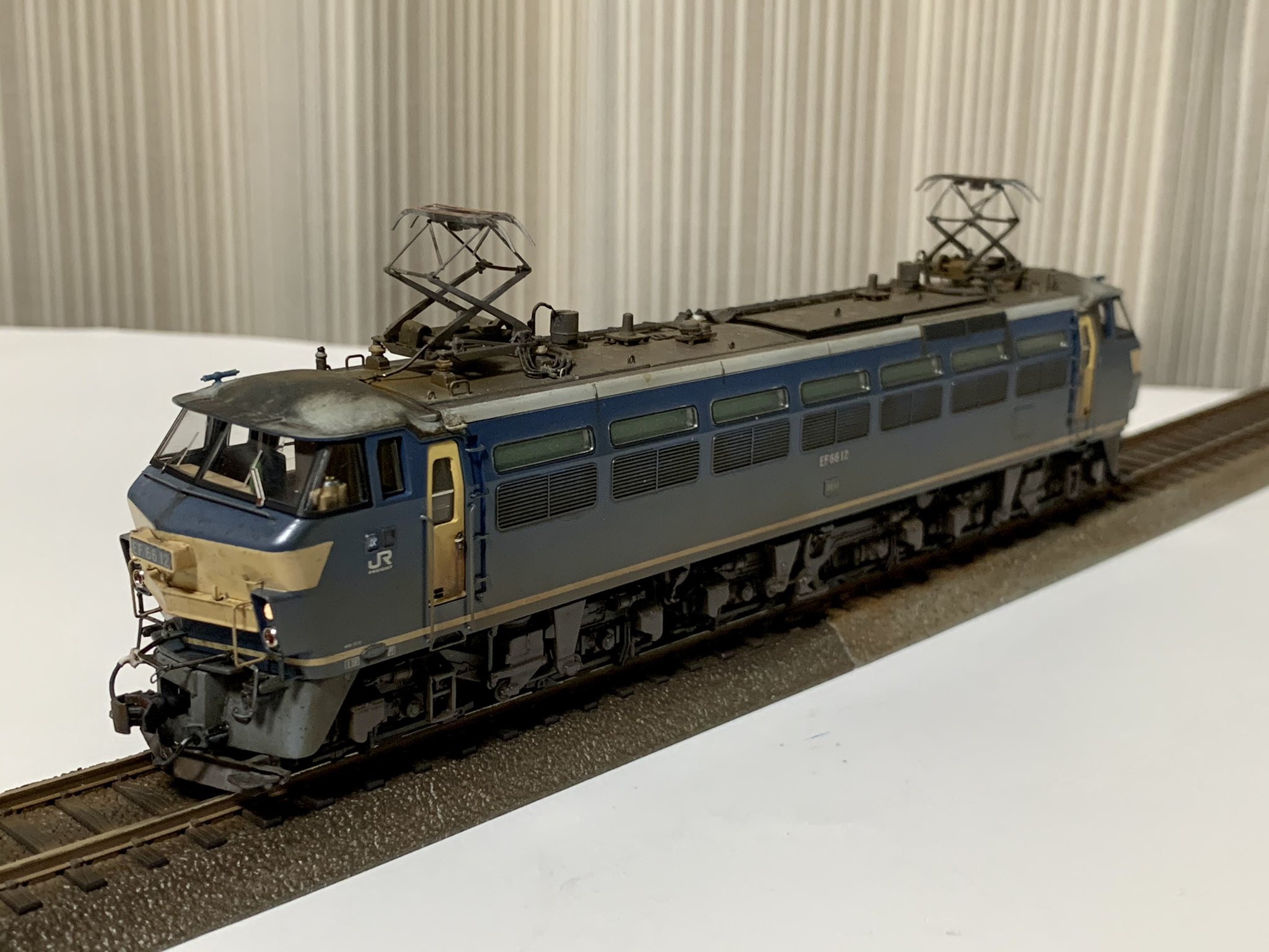 鉄道ひろば on Twitter: "機関車第22弾！作りかけのイゴマルを差し置いてEF66 12新更新色の改造&ウェザリングが完了しました。手すり類の金属化、屋根上パイピング等をおこないまし ...