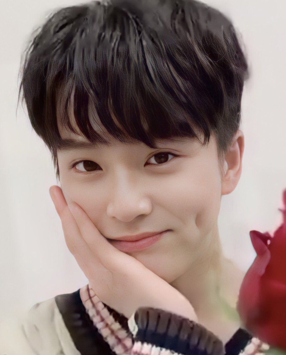 Which idols in kpop have adorable dimples? : r/kpopthoughts