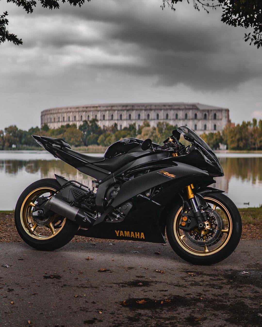 Yamaha R6 Black And Gold Wallpaper