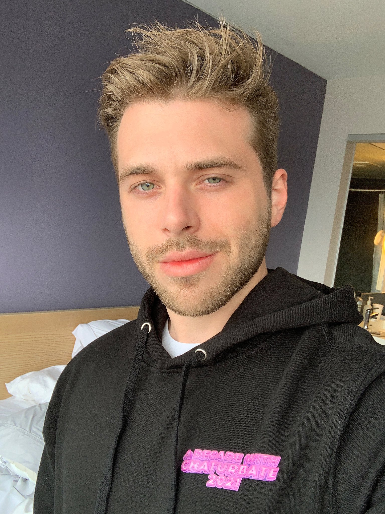 TW Pornstars - Edward. Twitter. Thanks @chaturbate for the swag 😎!!. 8: ...