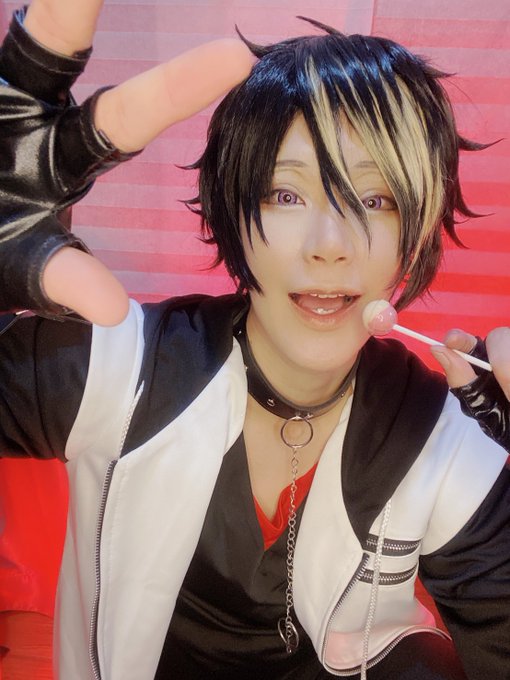 Twoucan - Pang Emil (@emilcosplayer)