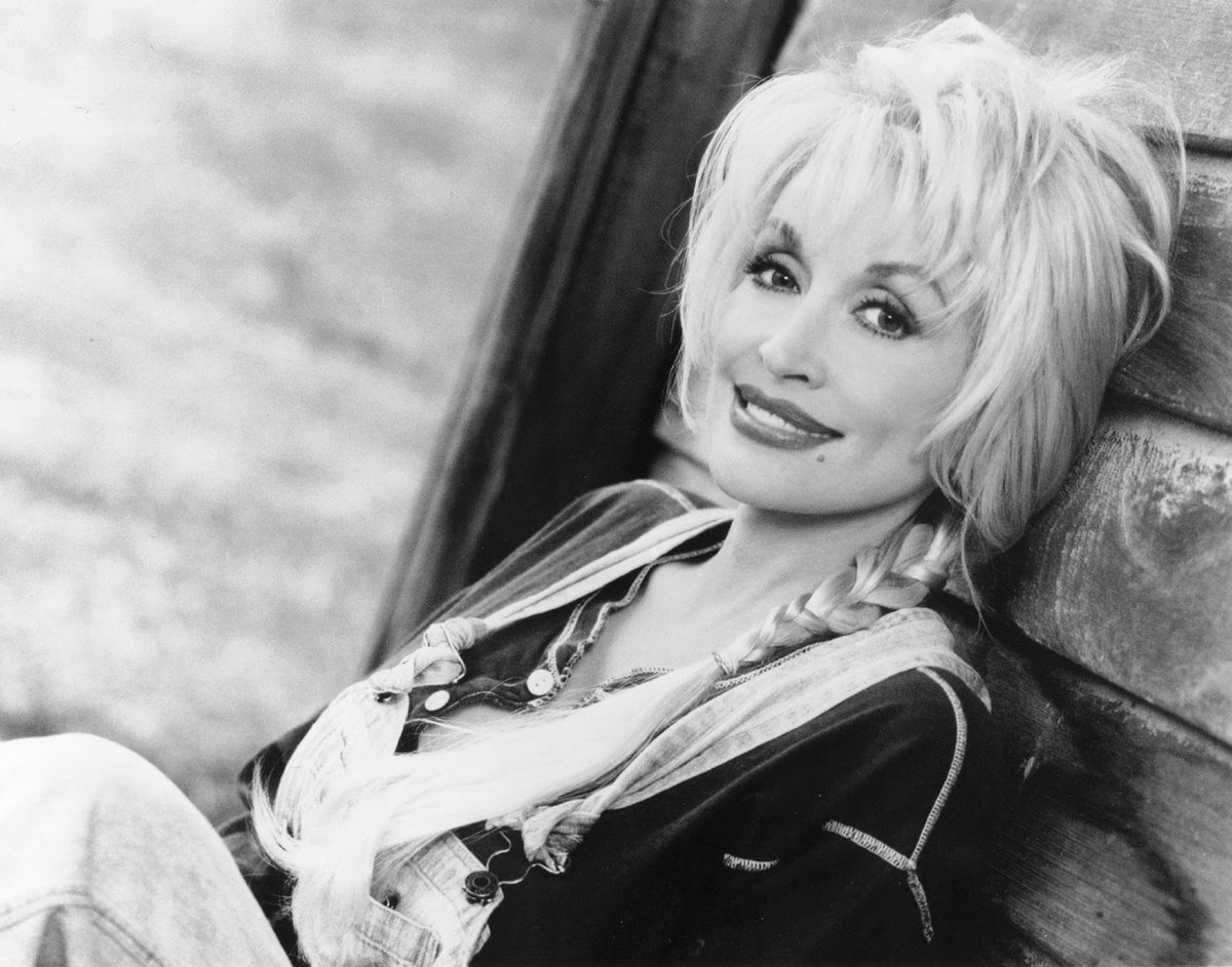 We call this country girl glam 😉 Dolly Parton @dollyparton