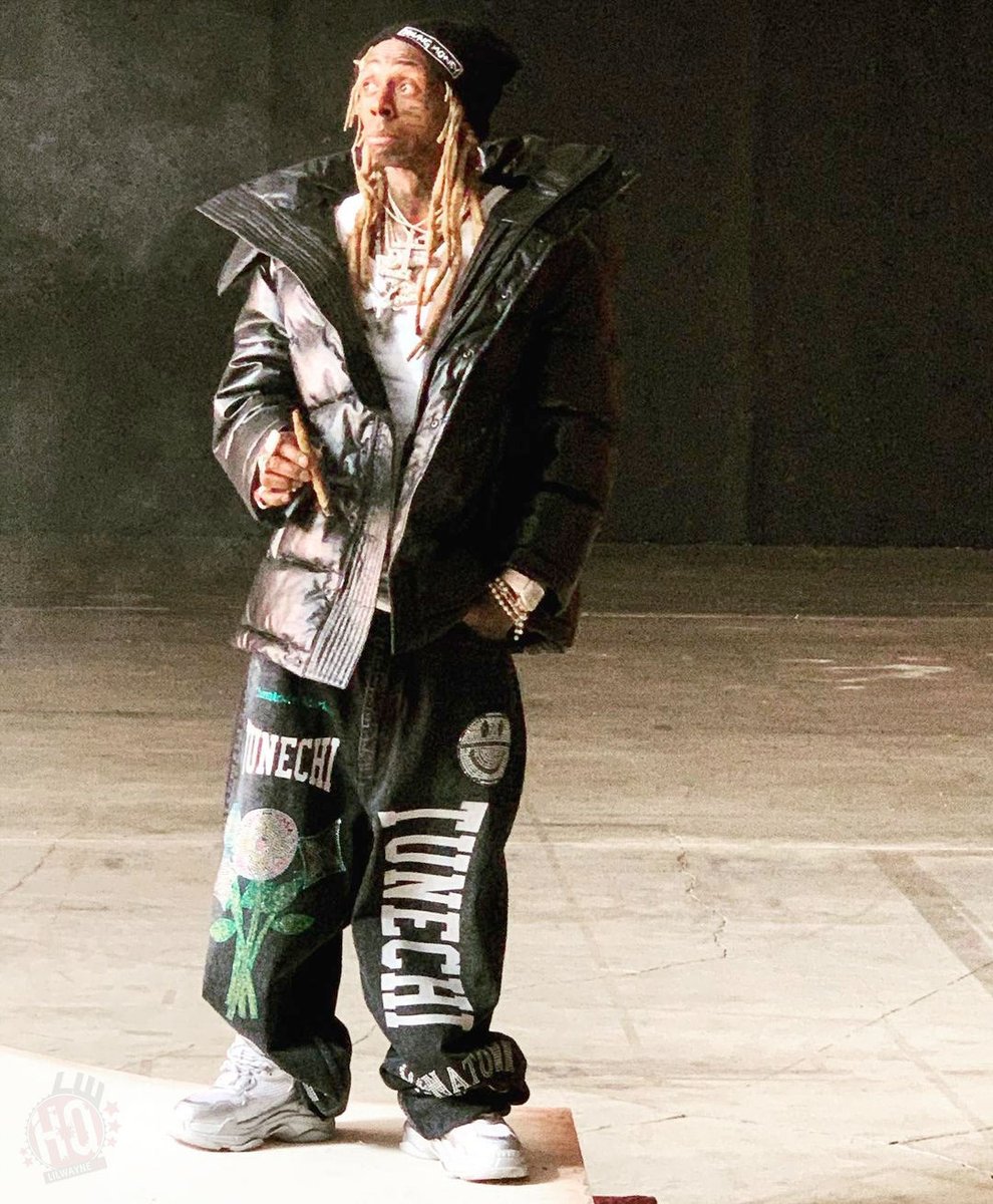 Lil Wayne Sagging His Pants