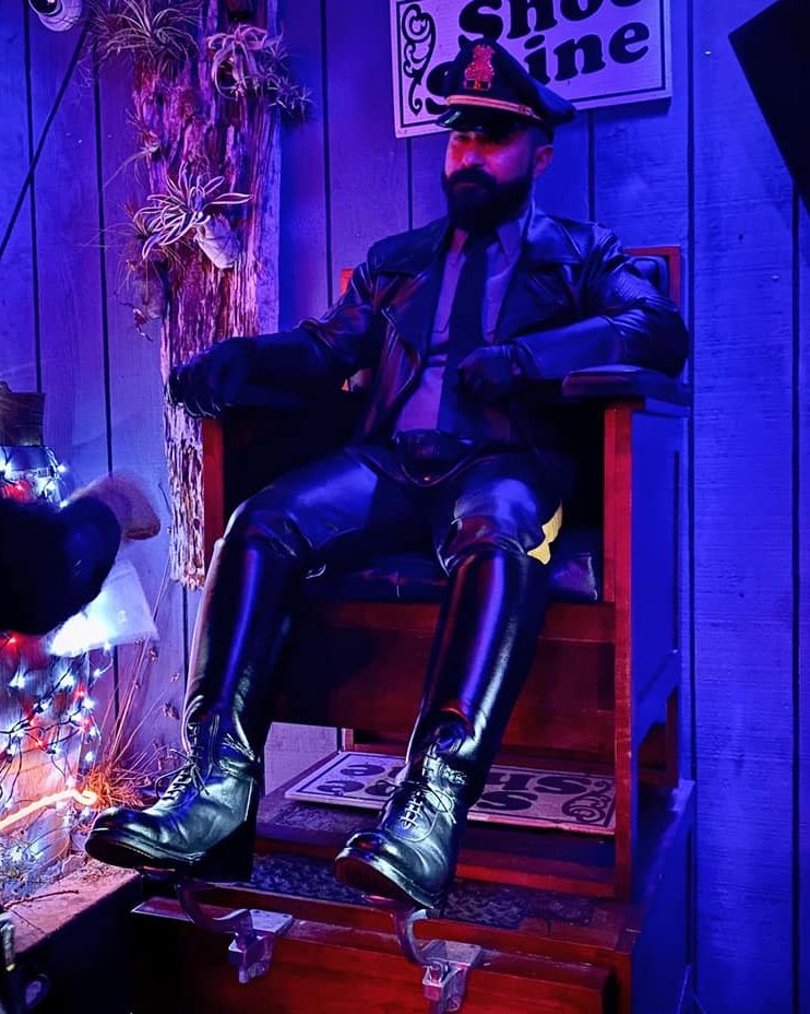 HornySentai on Twitter: "RT @FrankKolt: amazing #leatherking"