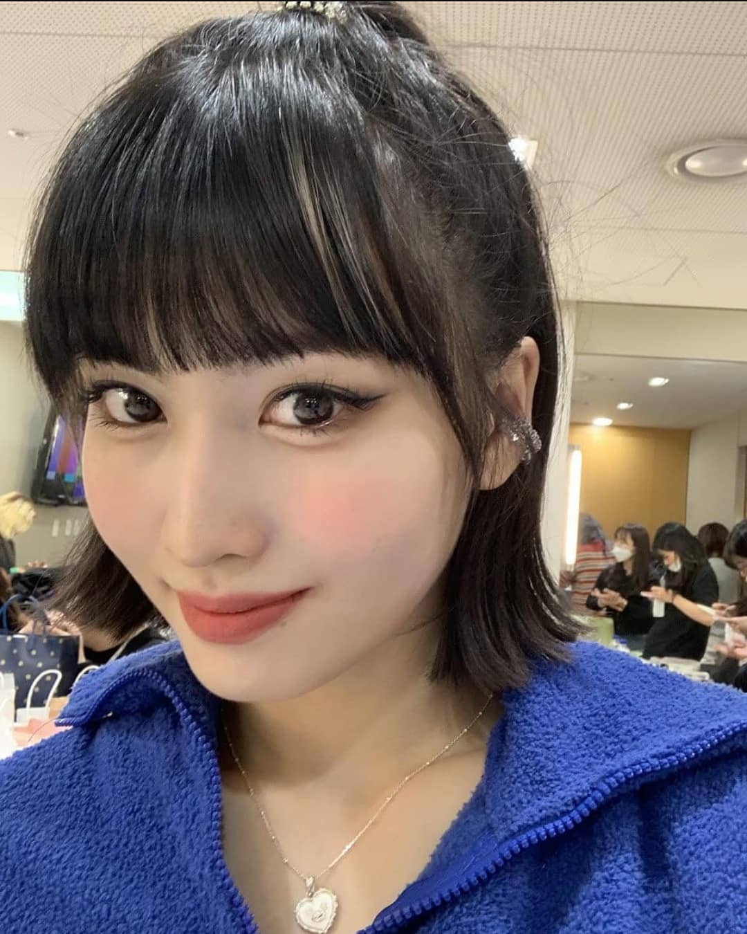 性欲 On Twitter あぁ…モモ様のかわいいお顔に…チンコが乗って… チンコが…限界…(クチュクチュシコシコ T