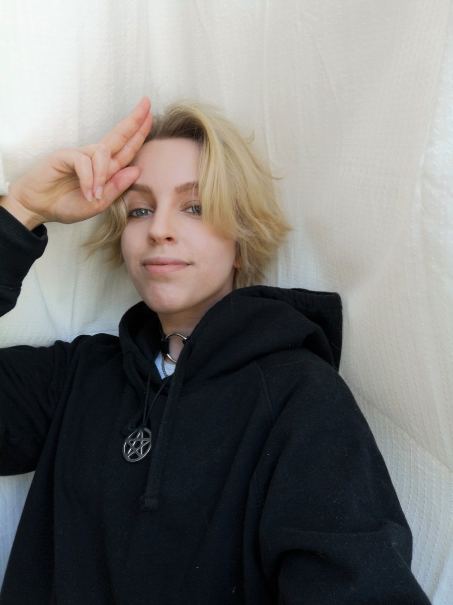 Yami 🇸🇪 | Boywife VTuber | Twitch Partner 🐌💙 (@sensei_yami) さんのコスプレ作品 ...