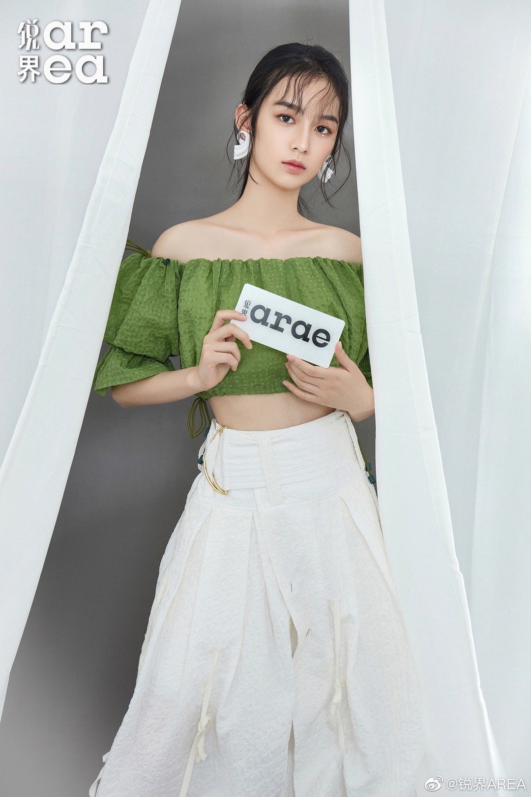 Simply Zhou Ye 周也 on Twitter: "Ahh ~ that green off shoulder top and hair in Low ponytail 😍😍😍 ...