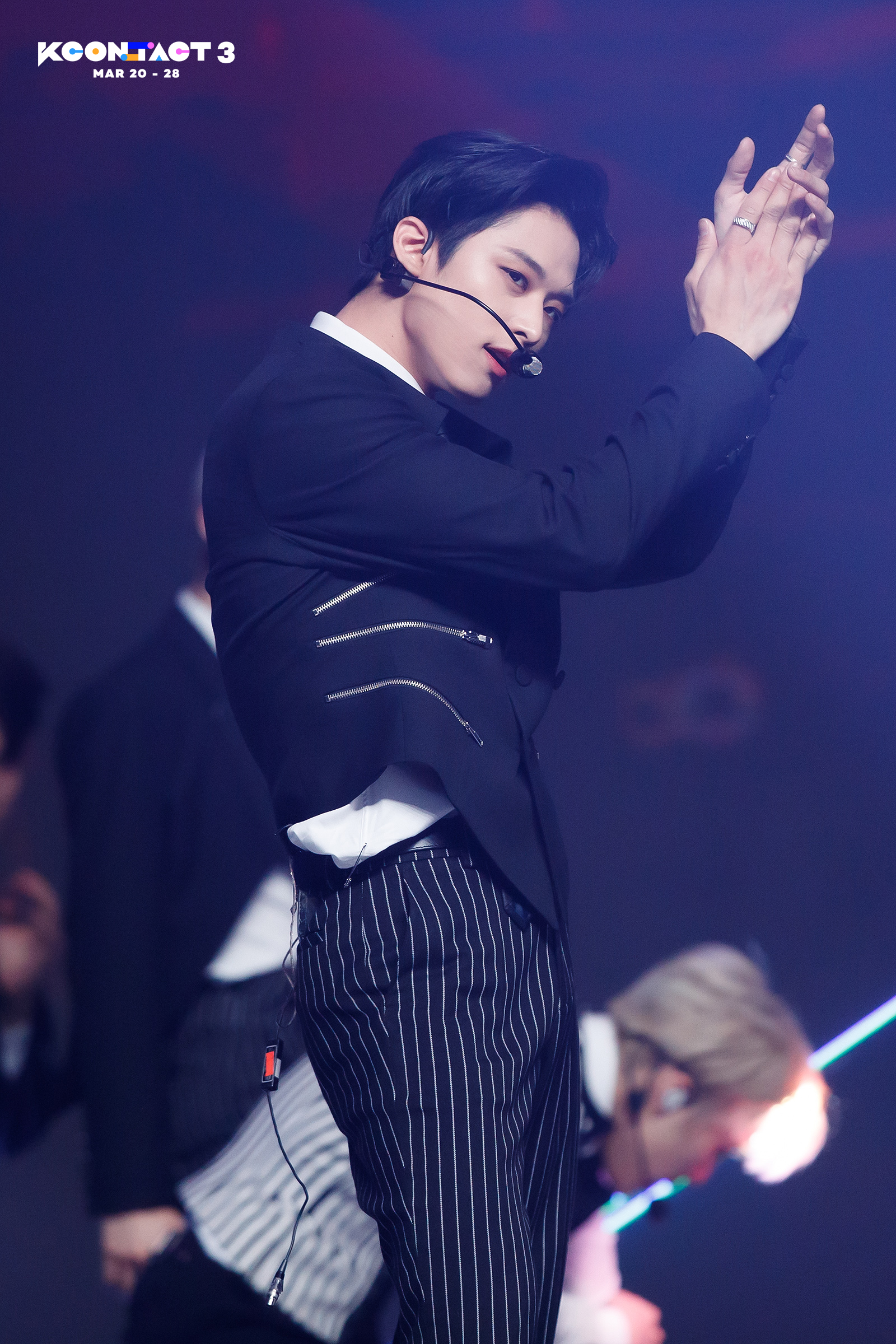 KCON official on Twitter: "Concert photos of #THEBOYZ KCON:TACT 3 DAY 1! KCON:TACT 3 DAY 1 # ...