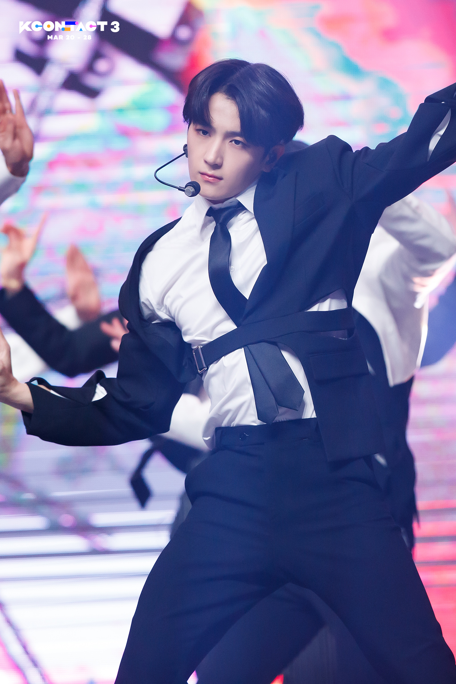 KCON official on Twitter: "Concert photos of #THEBOYZ KCON:TACT 3 DAY 1! KCON:TACT 3 DAY 1 # ...