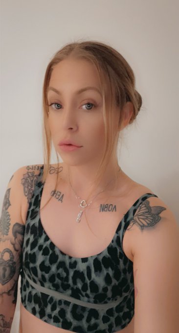 Tw Pornstars Leah Luv The Most Retweeted Pictures And Videos For All Time