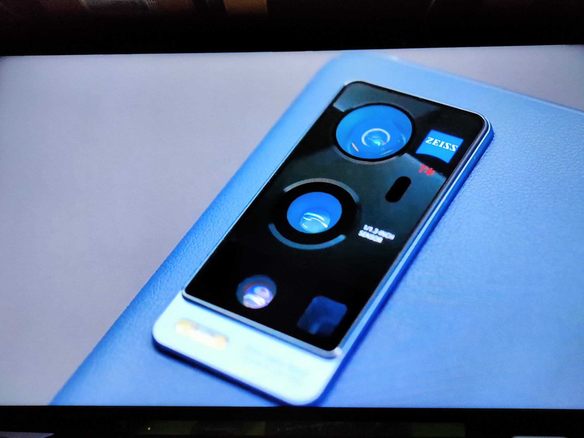 Lloyd Michael Icay on Twitter: "The shot is so lit! #VivoUnbox…