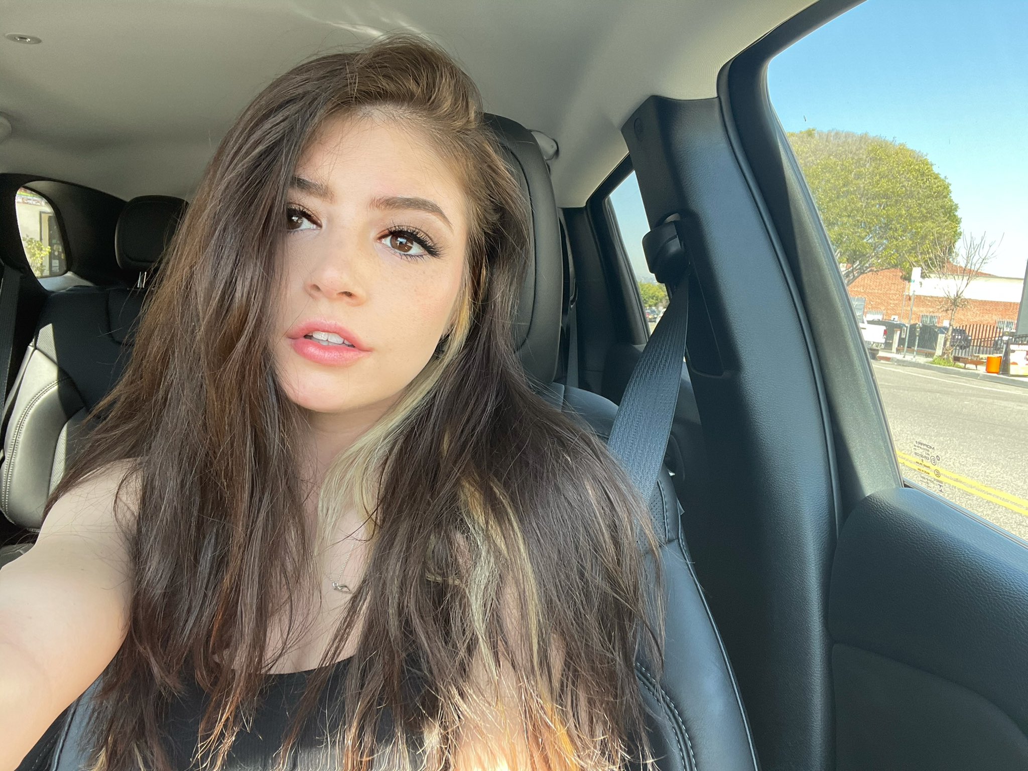 Chrissy Costanza Wallpaper