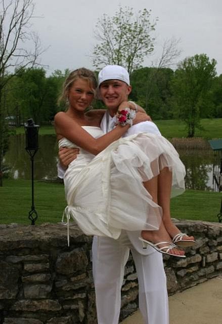 Taylor Swift Prom Pictures