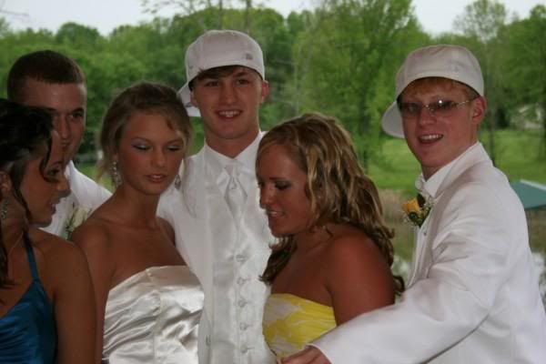 Taylor Swift In High School Prom