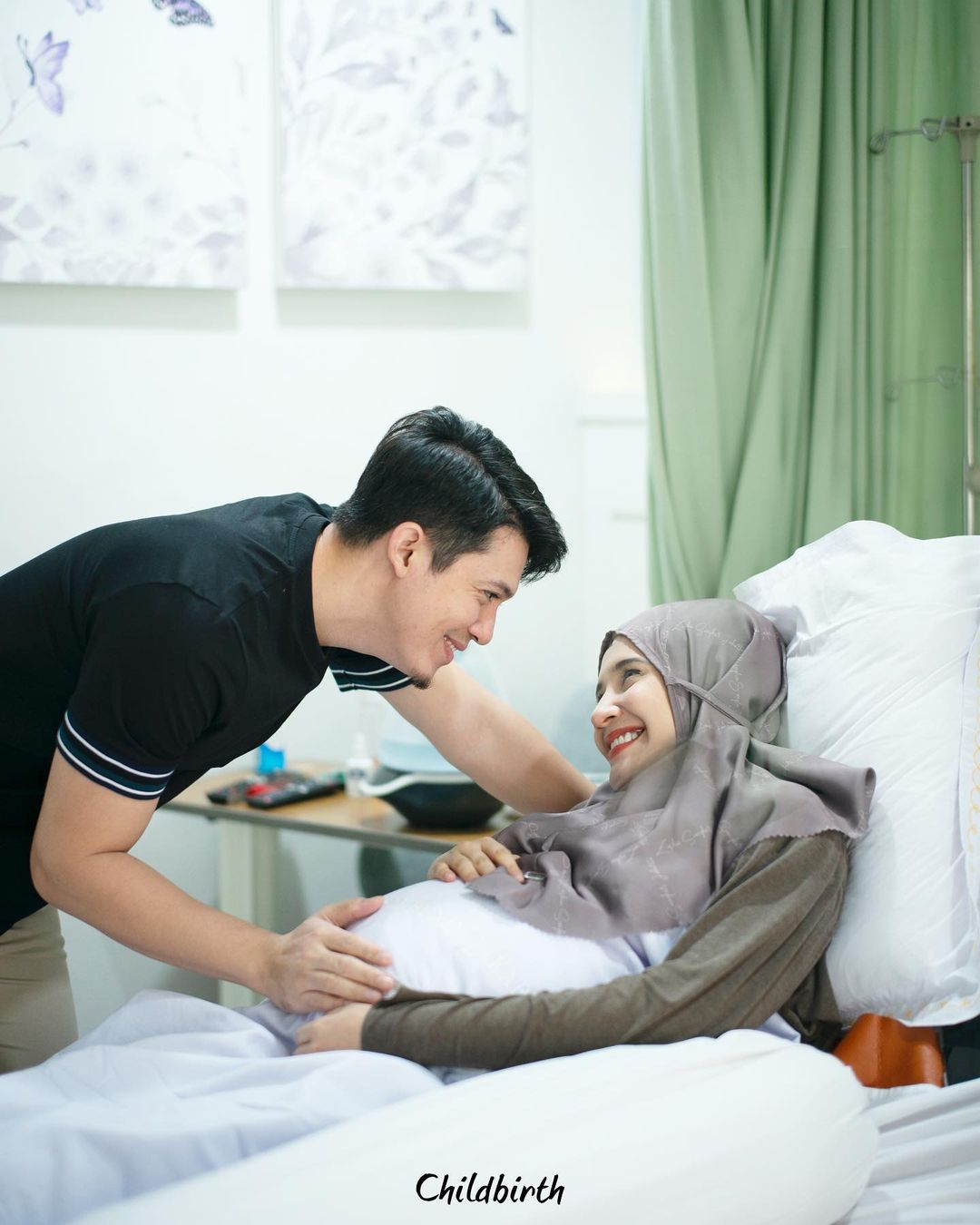 Penantian 10 Tahun Berakhir Bahagia, Ini 8 Potret Lahiran Anak Zaskia ... Penantian 10 Tahun Berakhir Bahagia, Ini 8 Potret Lahiran Anak Zaskia ...