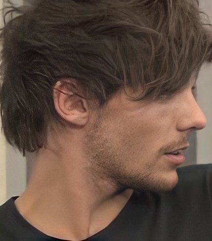 Louis Tomlinson Side View
