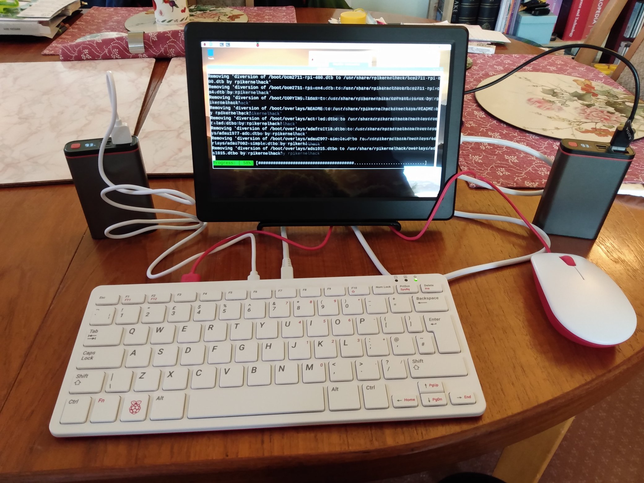 Pi400 with 10.1" 2k screen running on powerbanks - Raspberry Pi Forums