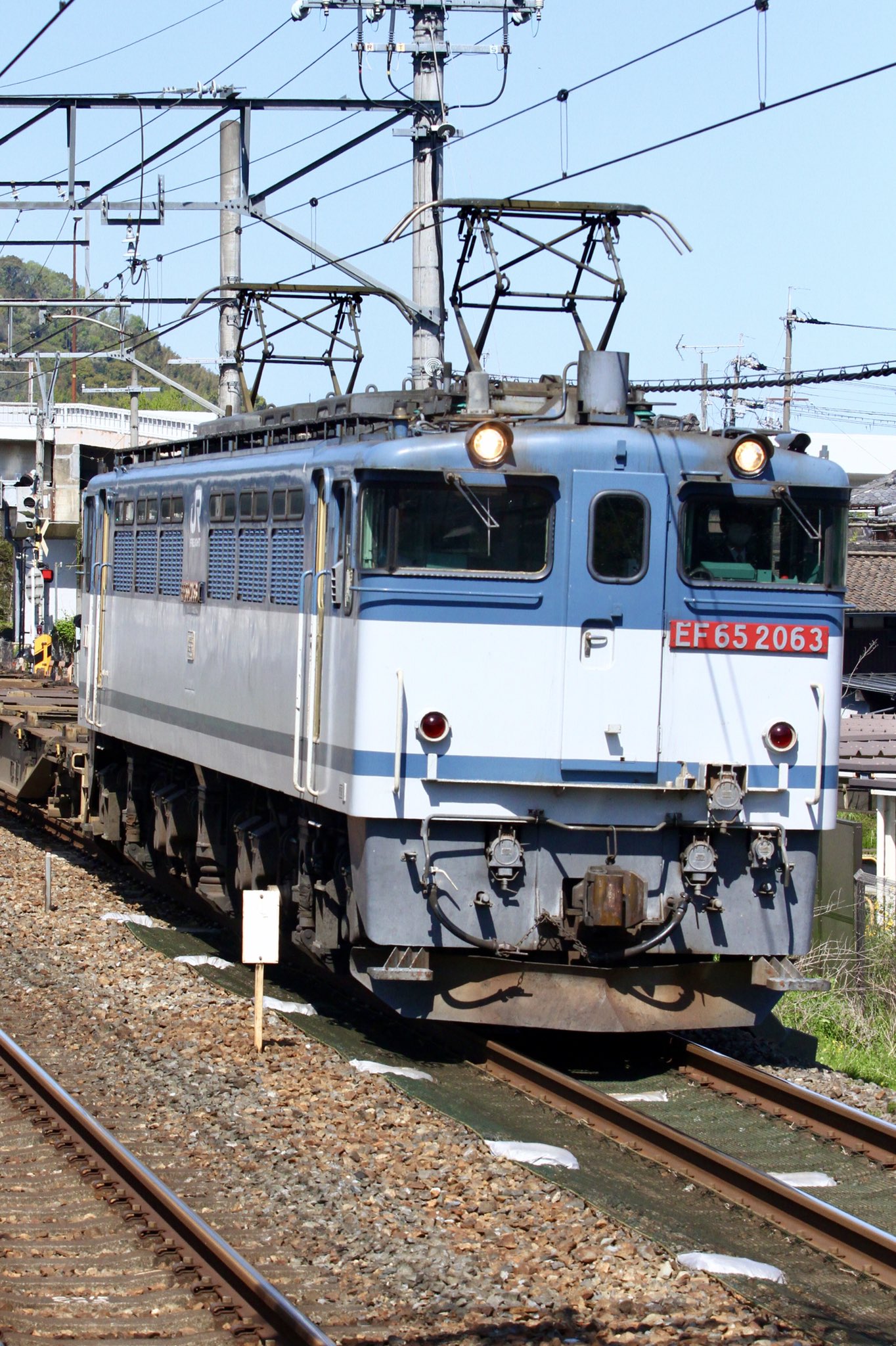 65大好きや！ on Twitter: "ご近所でのEF65おっかけ(*´∀`)＊ 4/5（月） 5087レ EF65 2063 定通 2063、最近よく来阪してくれますね。 こんなに良いお ...