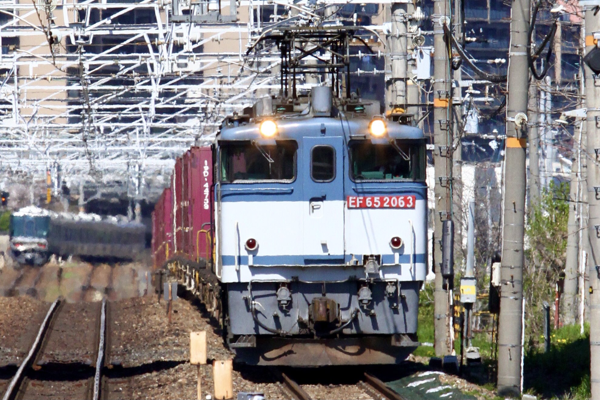 65大好きや！ on Twitter: "ご近所でのEF65おっかけ(*´∀`)＊ 4/5（月） 5087レ EF65 2063 定通 2063、最近よく来阪してくれますね。 こんなに良いお ...