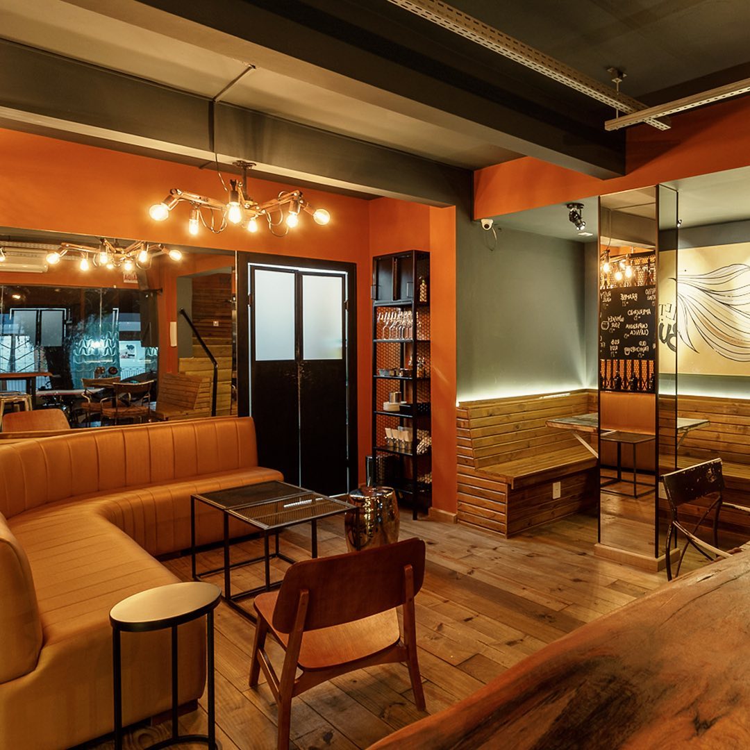 **BAR LOCKDOWN THREAD** Friday night, you head to your local bar ...