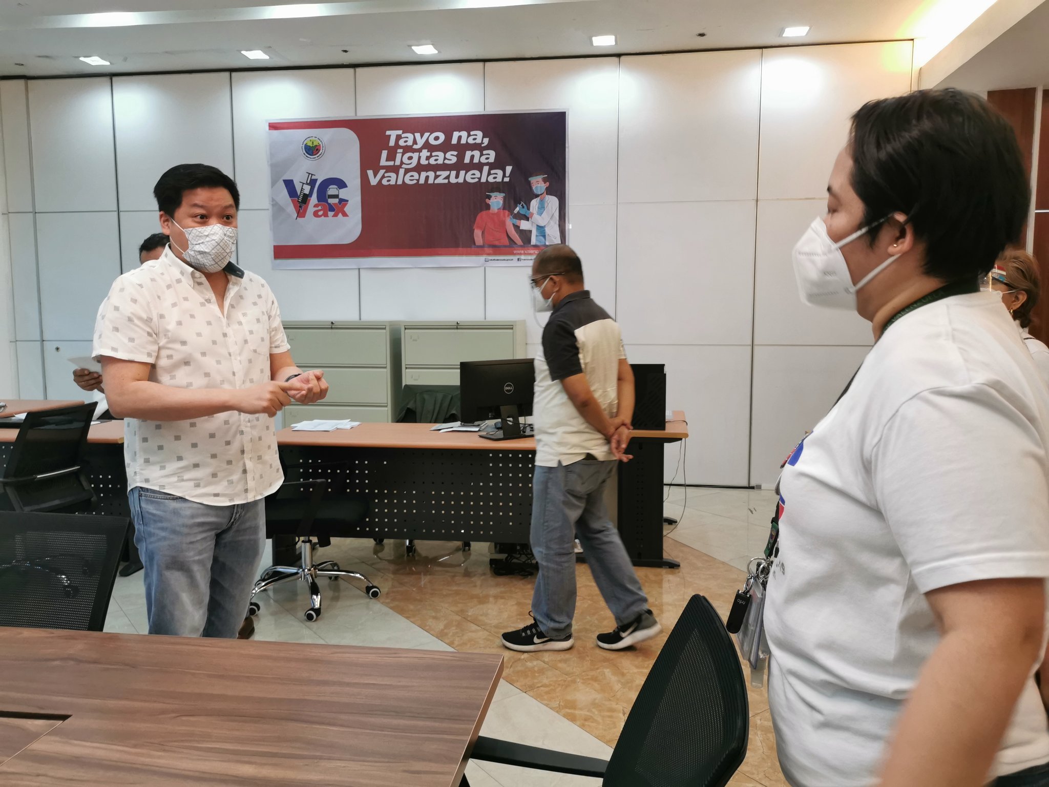 valenzuelacity on Twitter: "LOOK: Mayor @rex_gatchalian inspects our #VCVax Help Center, a call ...