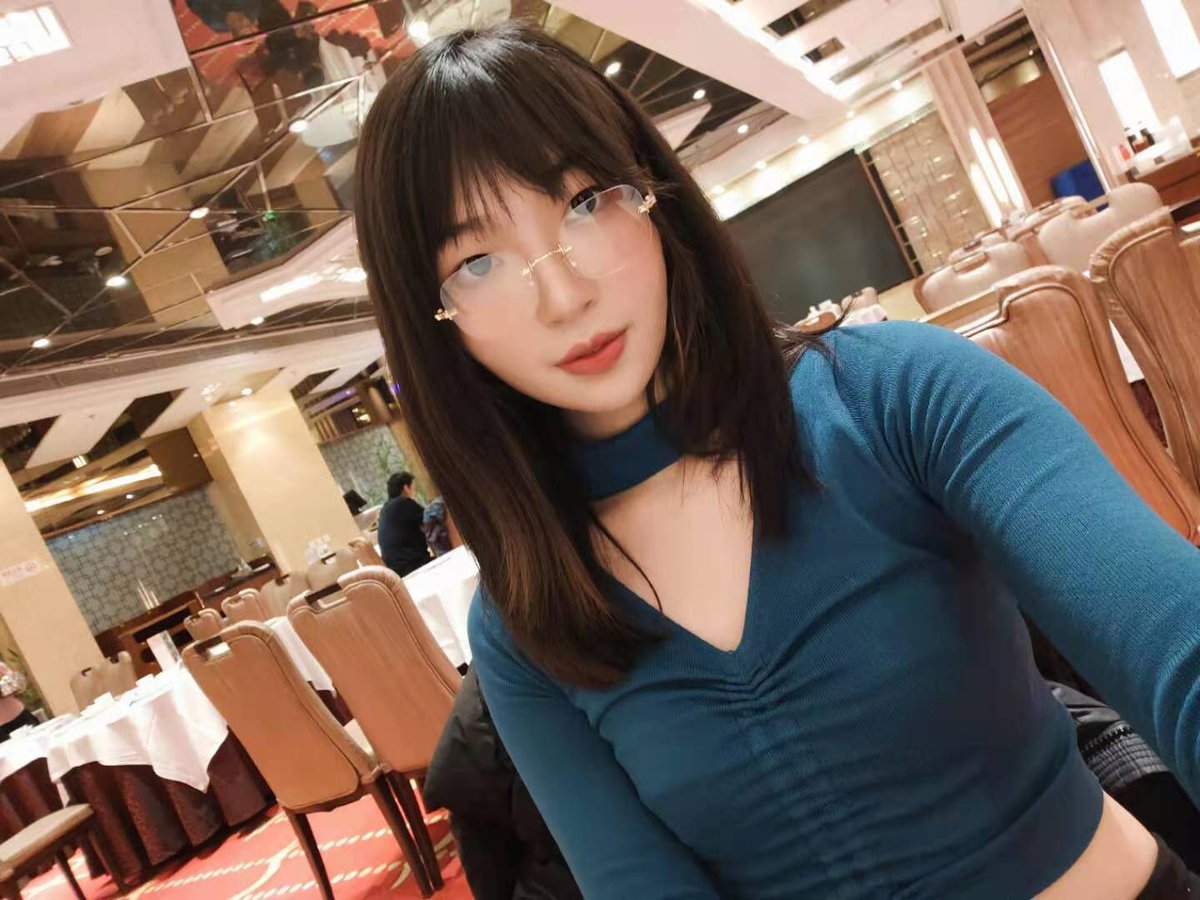 呃 关于最近的小wu酱 他们主角双方都各执一词……分别截掉了自己的聊天发言 不过我就是一吃瓜群众 莫名其妙被小舞酱挂到了文章开头 蹭热度的行为 ...