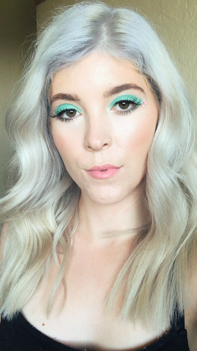 Izzy Belle's Instagram, Twitter & Facebook on IDCrawl