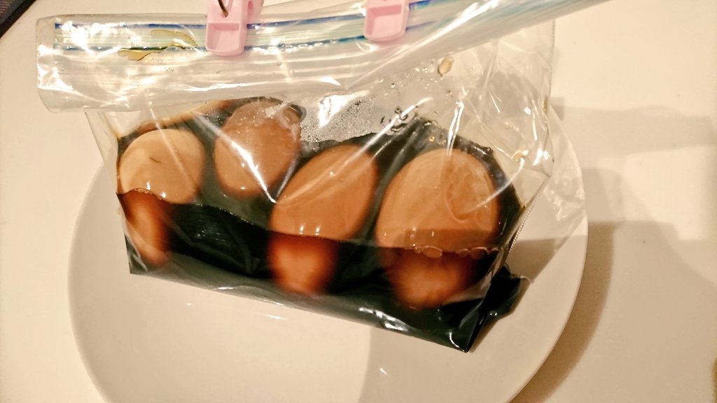 「フン…♥️この味玉が…♥️色気づきやがってよ…♥️ 」|ペケこ@バーチャルめうしおじさんのイラスト