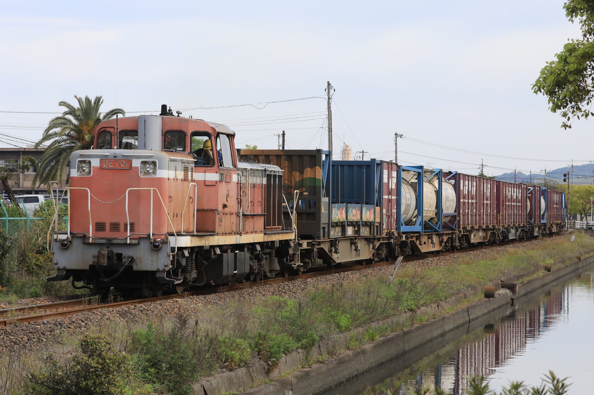 Camaro on Twitter: "4/25 水島臨海鉄道 3091レ～132レ(単機) DE701 3093レ, 3095レ DE10-1562 先が長くなさそうなボロボロの70と ...