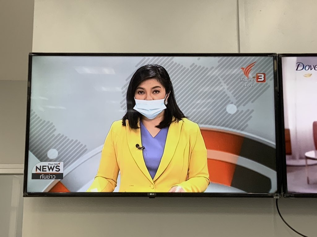 Kowit_Boondham on Twitter: "ผู้ประกาศไทยพีบีเอส Maneenat Onpanna เริ่มสวมหน้ากากอนามัย อ่านข่าว ...