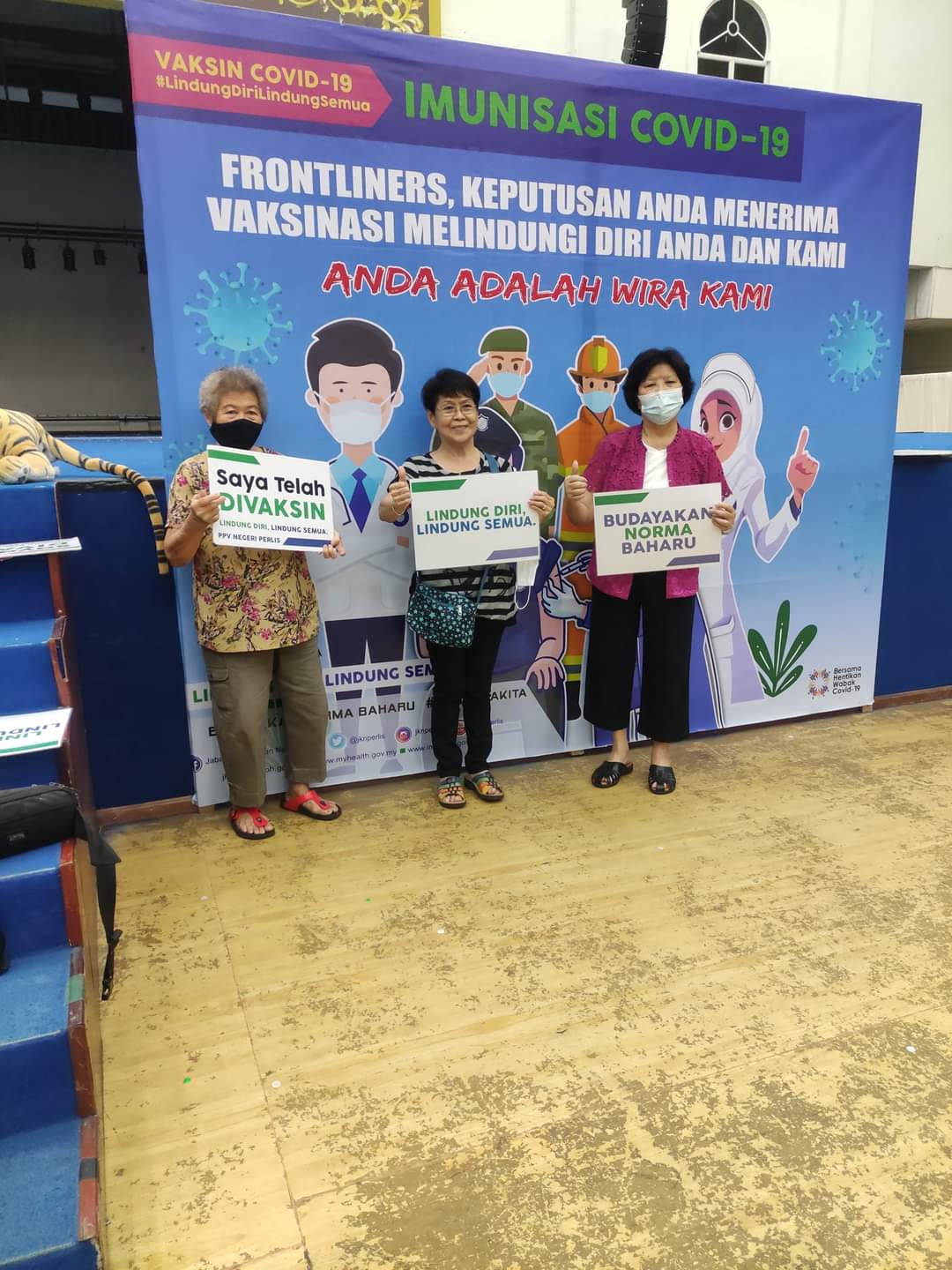 KKMalaysia🇲🇾😷 on Twitter: "Seramai 920 menerima vaksin #COVID19 bagi Fasa 2 yang bermula hari ...