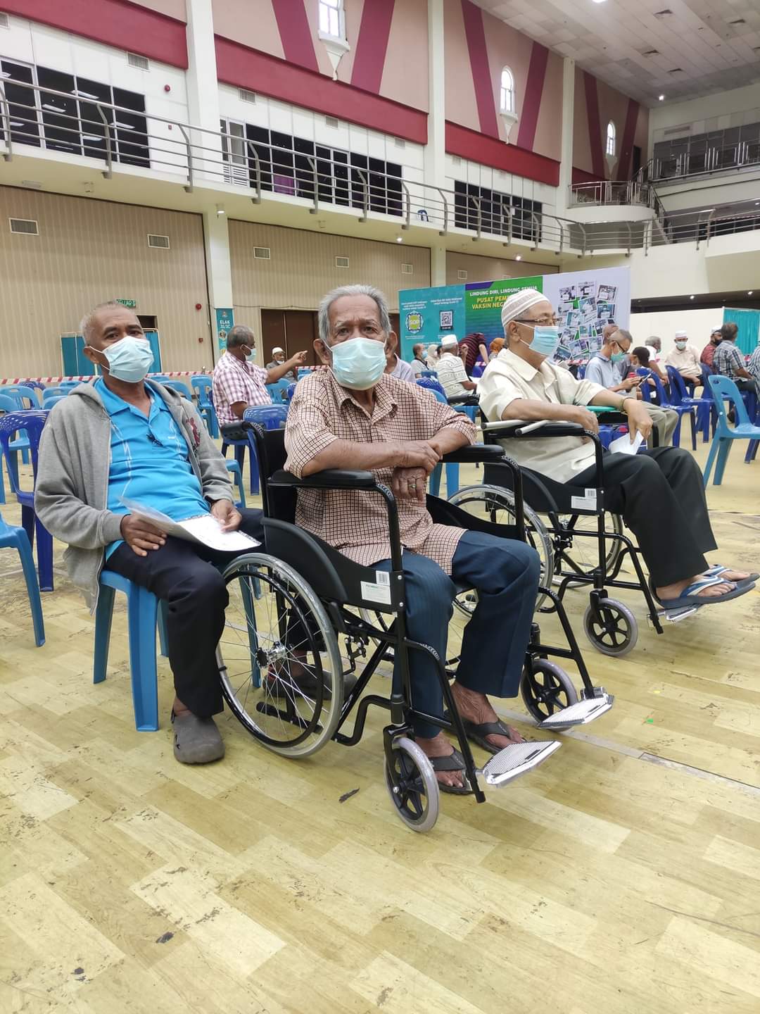 KKMalaysia🇲🇾😷 on Twitter: "Seramai 920 menerima vaksin #COVID19 bagi Fasa 2 yang bermula hari ...