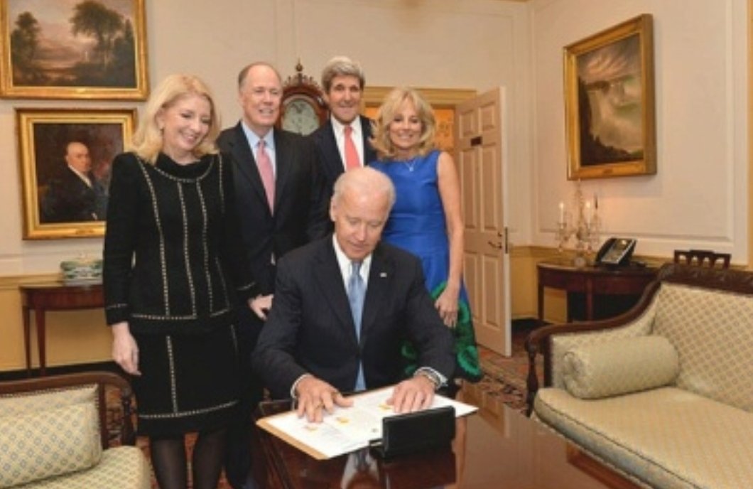 @FrauHodl Shouldn't it make us feel good that Abby Rockefeller works ...