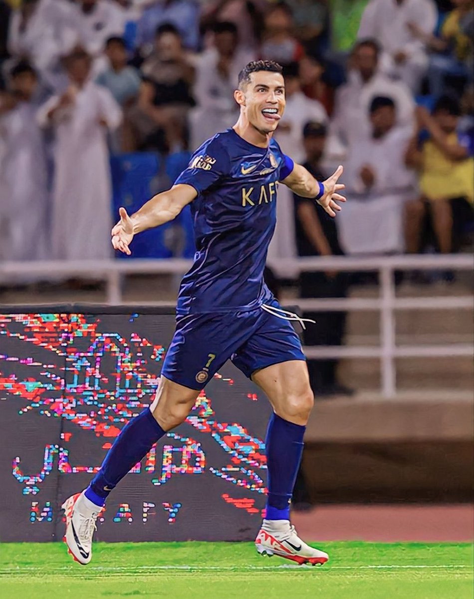 Cristiano Ronaldo 𝐬𝐢𝐧𝐜𝐞 𝐭𝐮𝐫𝐧𝐢𝐧𝐠 30: Age 30: 58 𝐠𝐨𝐚𝐥𝐬 Age 31: 54 𝐠𝐨𝐚𝐥𝐬 ...