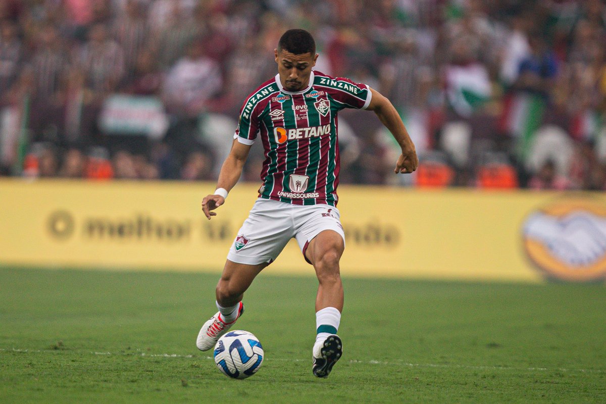 André Trindade da Costa Neto, o Melhor Volante do Brasil, da América e ...