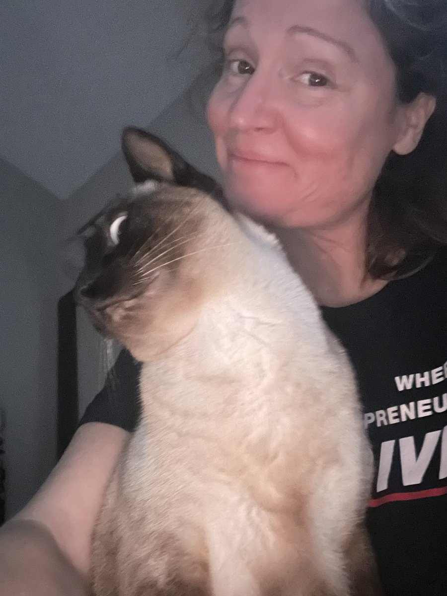 Carrie Weiss's Instagram, Twitter & Facebook on IDCrawl