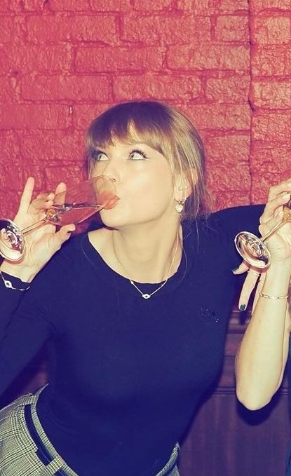 Taylor Swift Smoking