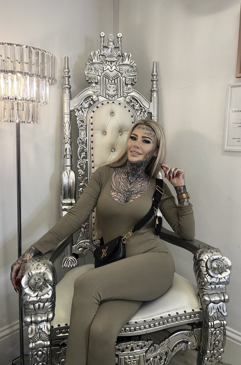 Becky Holt 💕 @becky_holt_ profile | Muskviewer