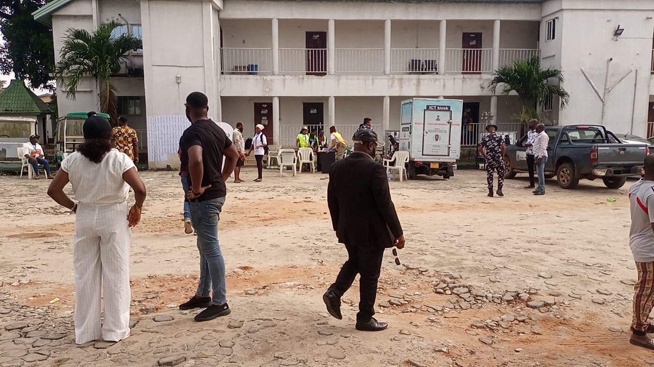 INEC Officials Arrive Polling Units As Voting Begins In Imo (Photos) INEC Officials Arrive Polling Units As Voting Begins In Imo (Photos)