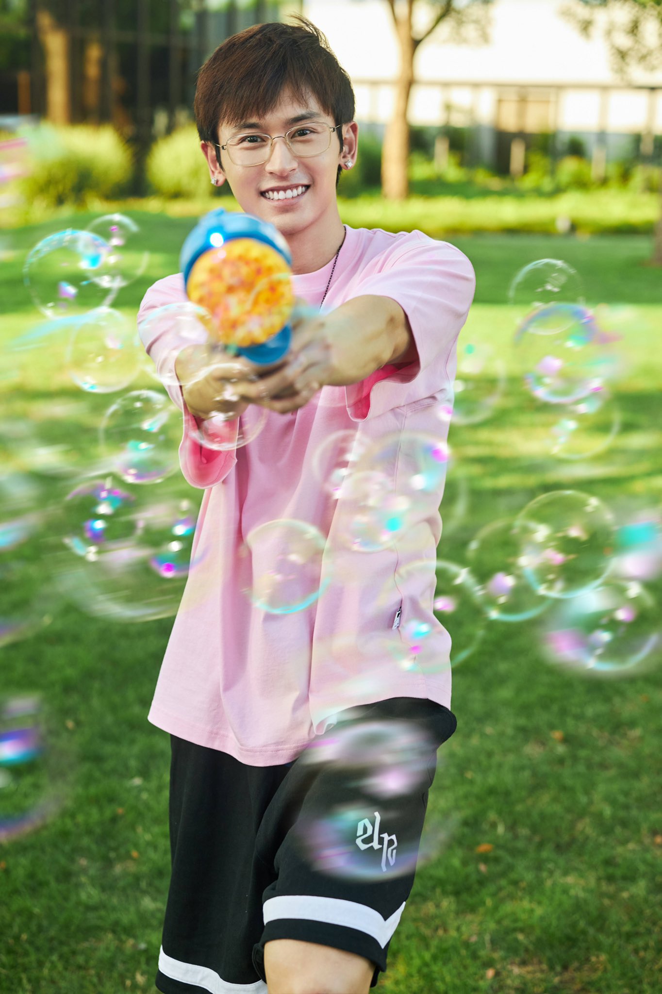 Zhang Zhehan Life Fan🪼 on Twitter: "Last year today we got #ZhangZhehan playing with bubble gun ...