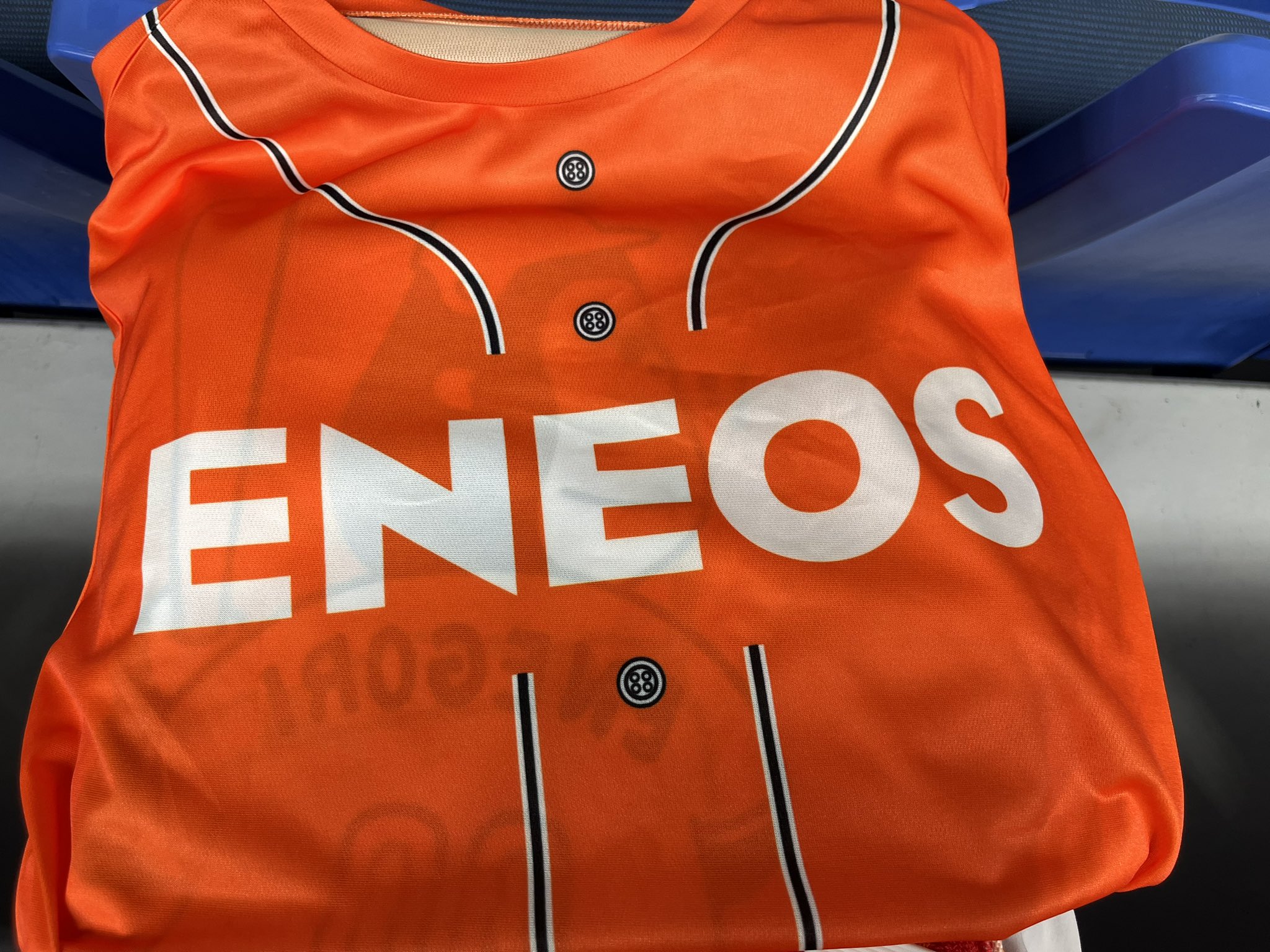 だー on Twitter: "都市対抗野球初戦！ ENEOSさんグッズたくさんくれた〜 東京ドームの一塁スタンドでオレンジユニとタオルは信仰上の理由で厳しいものがあるけども……笑 https ...