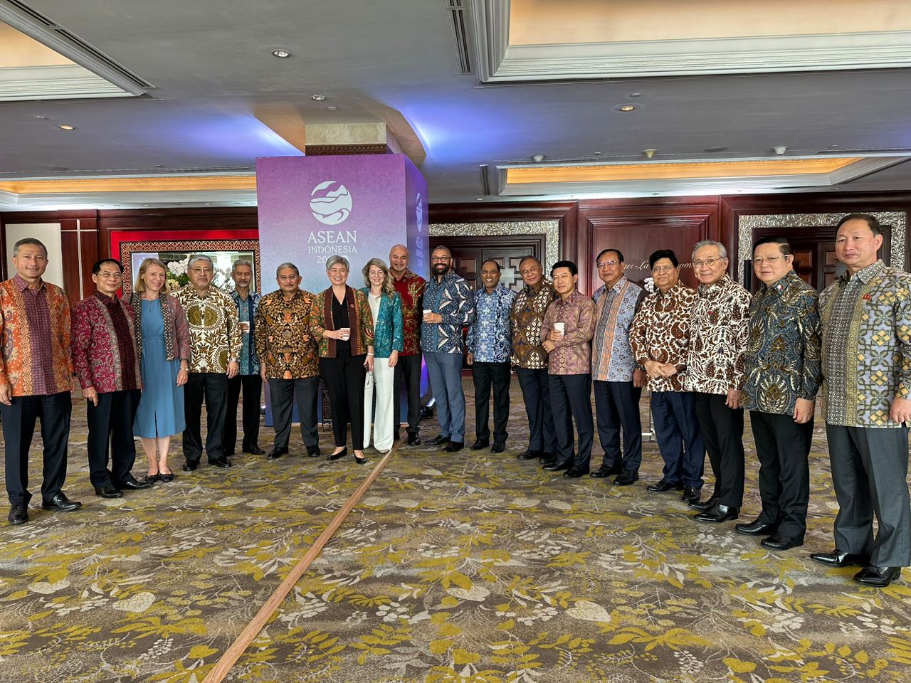 Zambry Abd Kadir on Twitter: "Di sela-sela masa sambil menunggu ketibaan Presiden Jokowi, saya ...