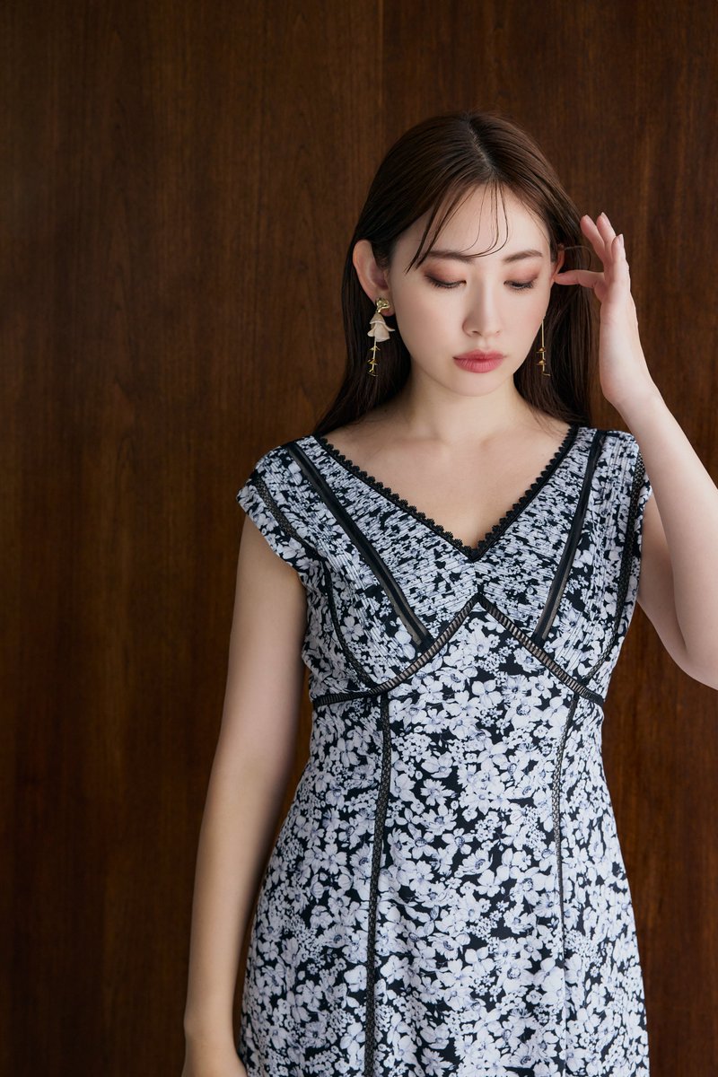 Her Lip To On Twitter Lace Trimmed Floral Dress 大人気のフローラルドレスから