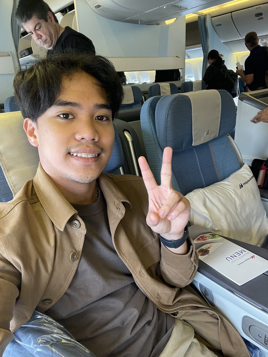 Razzie Binx on Twitter: "Excited to fly again to LA to do something special hope the weather is ...